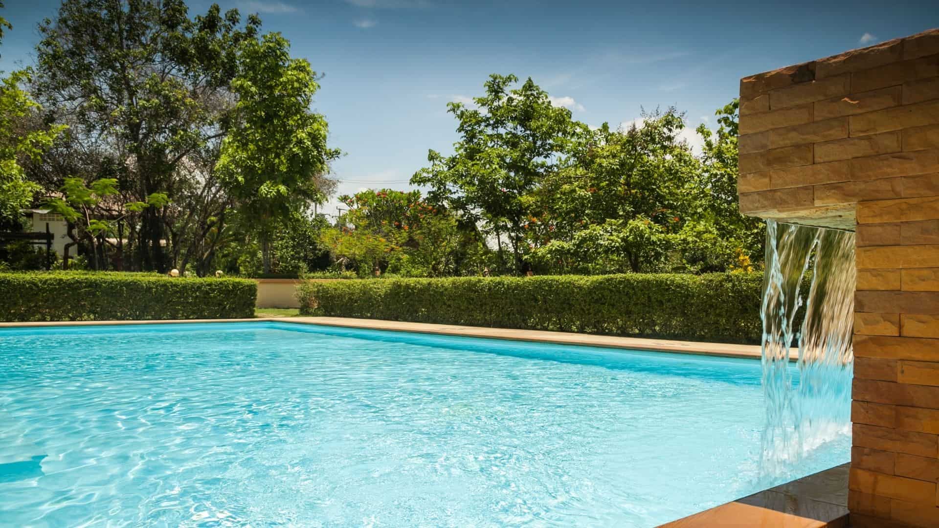 Easy Guide To Salt Water Pool Maintenance - Easy Pool Cleaning